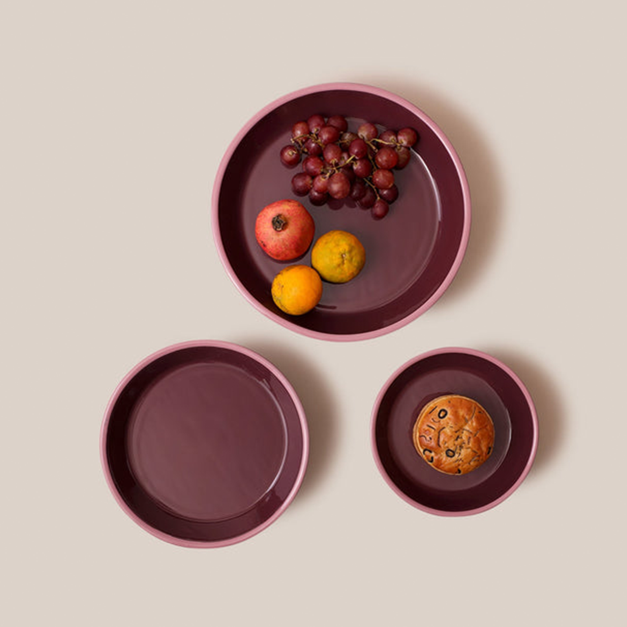 Amari Pedestal Platter Burgundy - S | Tableware – Artisanlab
